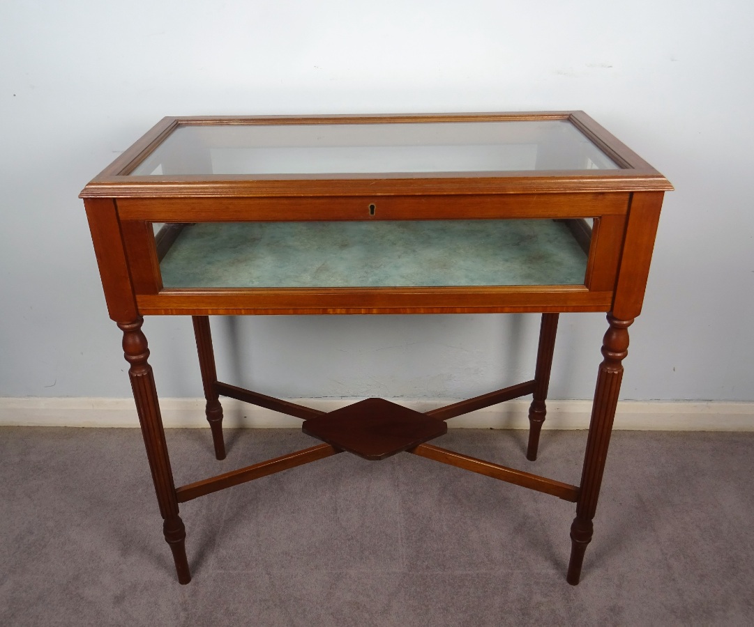 Mahogany Vitrine Display Table
