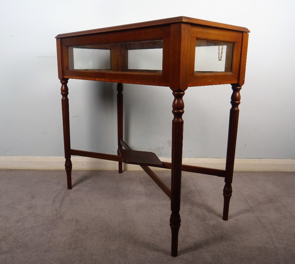 Mahogany Vitrine Display Table